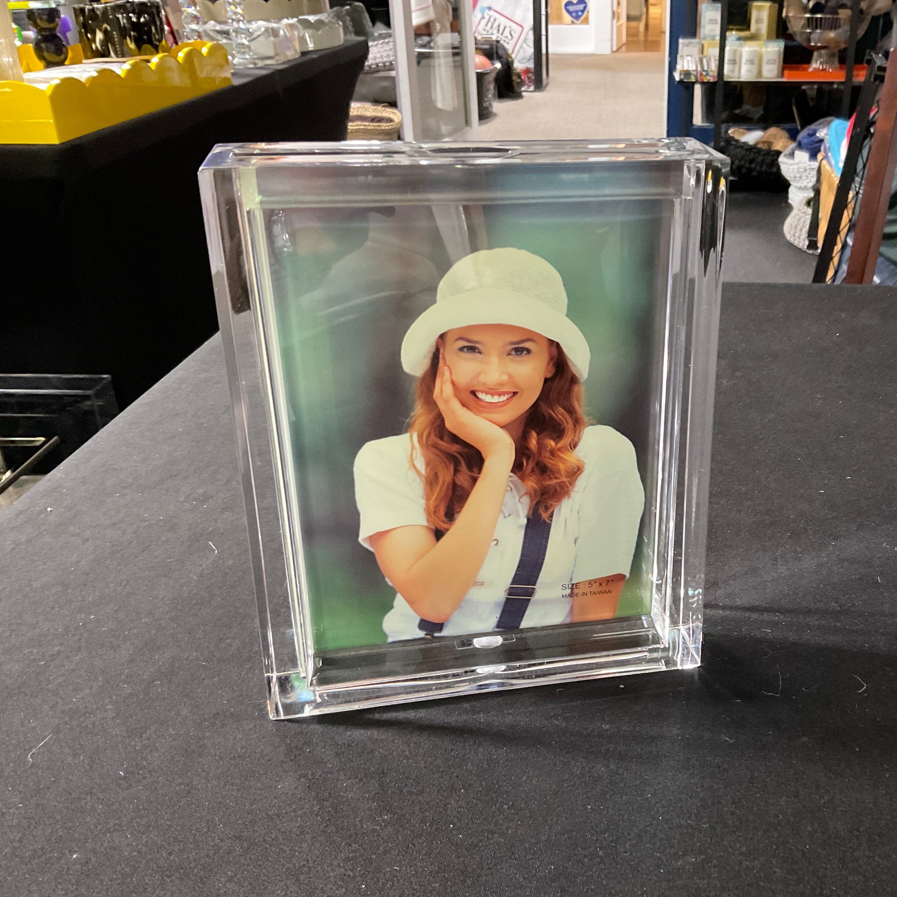 Box Shape 5x7 Picture Frame – DeCorr & More